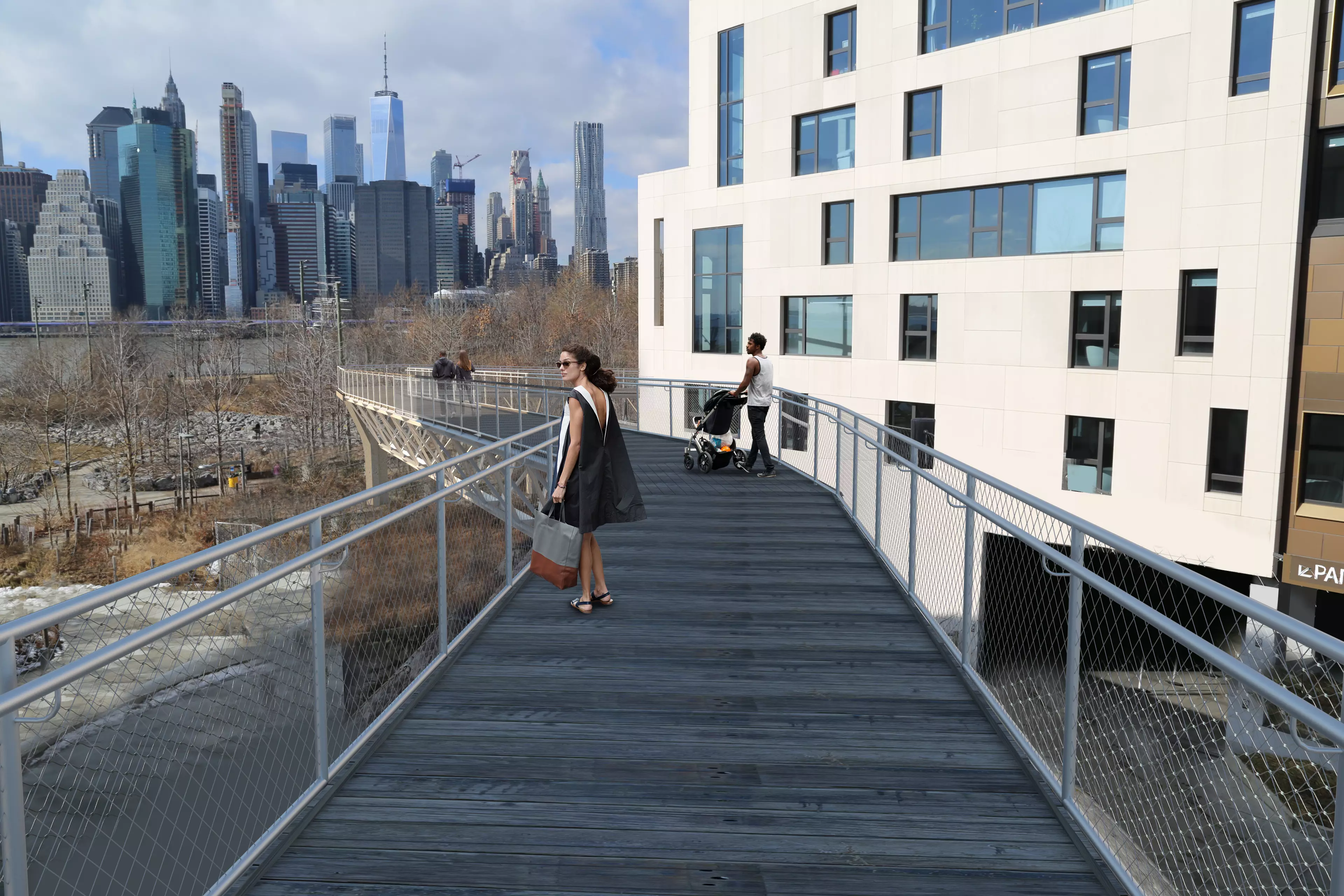 Ang mga bag-ong renderings nagpakita sa gitukod pag-usab, dili nag-bounce nga Squibb Bridge nga pedestrian walkway sa Brooklyn Bridge Park 10034_1