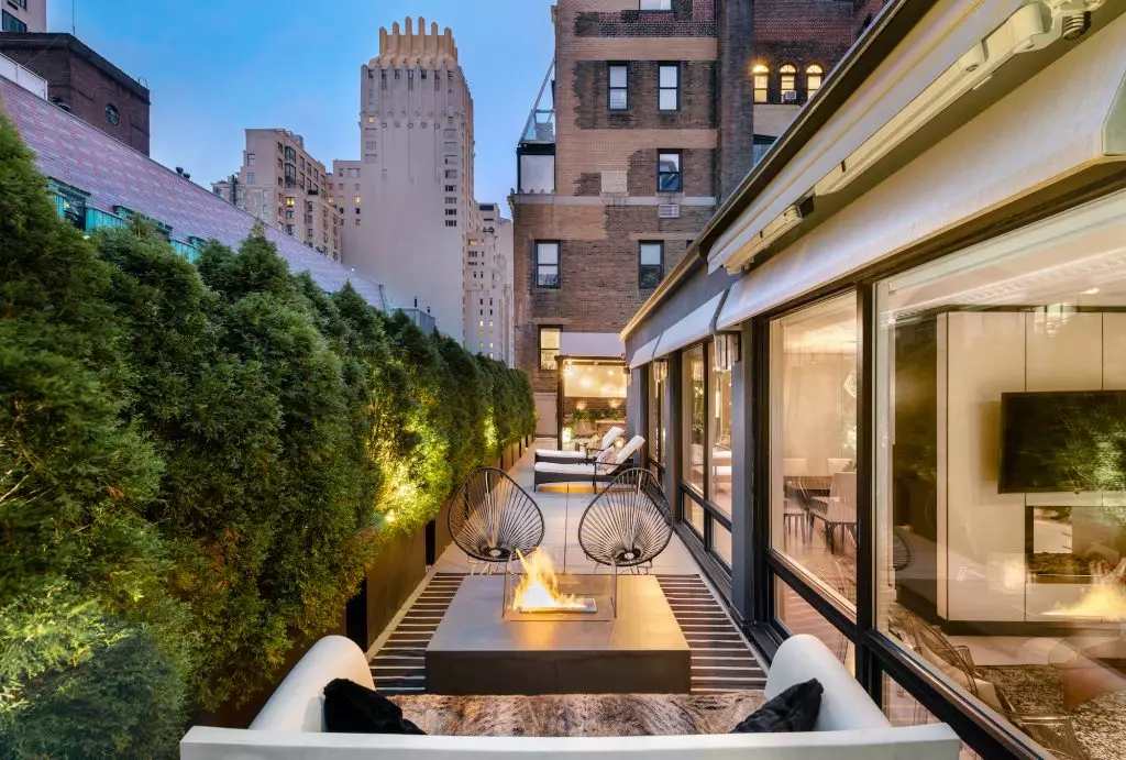 Strešný apartmán Central Park South v hodnote 2,5 milióna dolárov má strechu okolo strechy s kohútikmi na pivo, grilmi a „trávnikom“