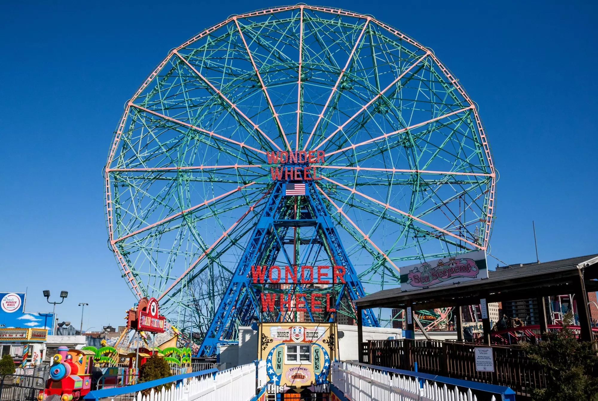 FOTOS: Vea cómo la histórica Wonder Wheel de Coney Island se prepara para la temporada 10108_1