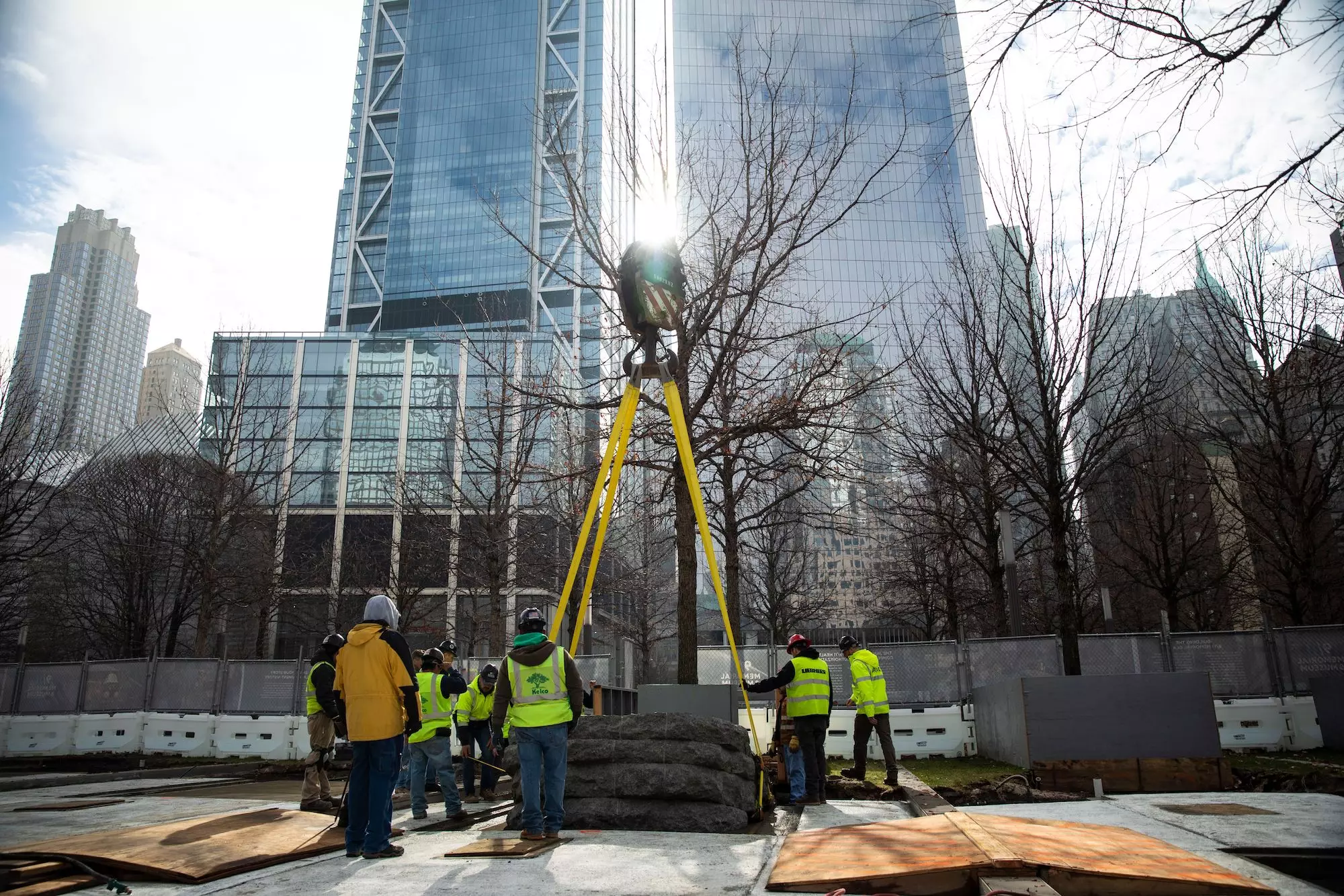 看到在新的 9/11 纪念馆为第一响应者安装的巨石 10120_1