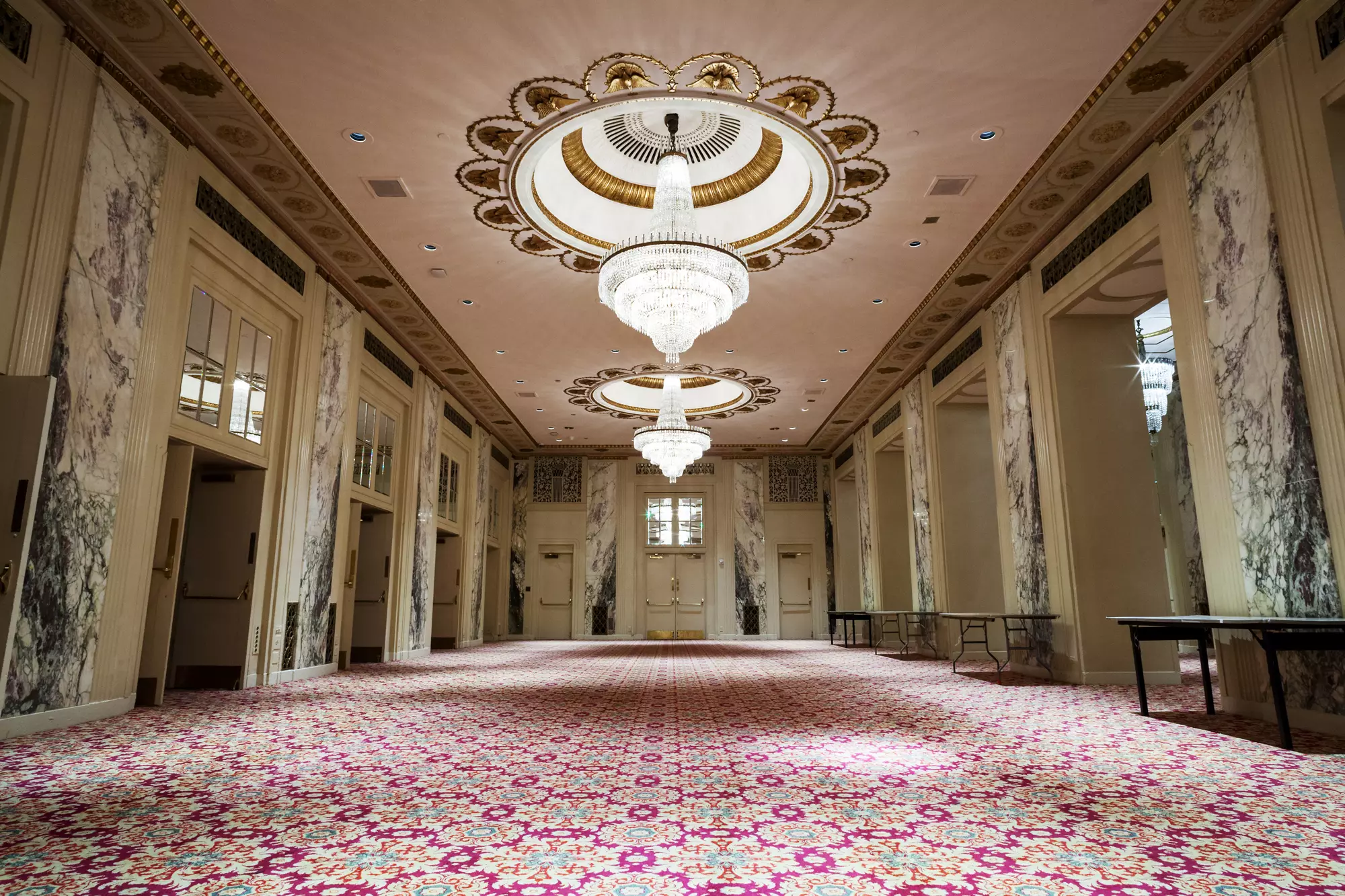 Fotografiile surprind farmecul istoric al Waldorf Astoria înainte de renovare 10238_26