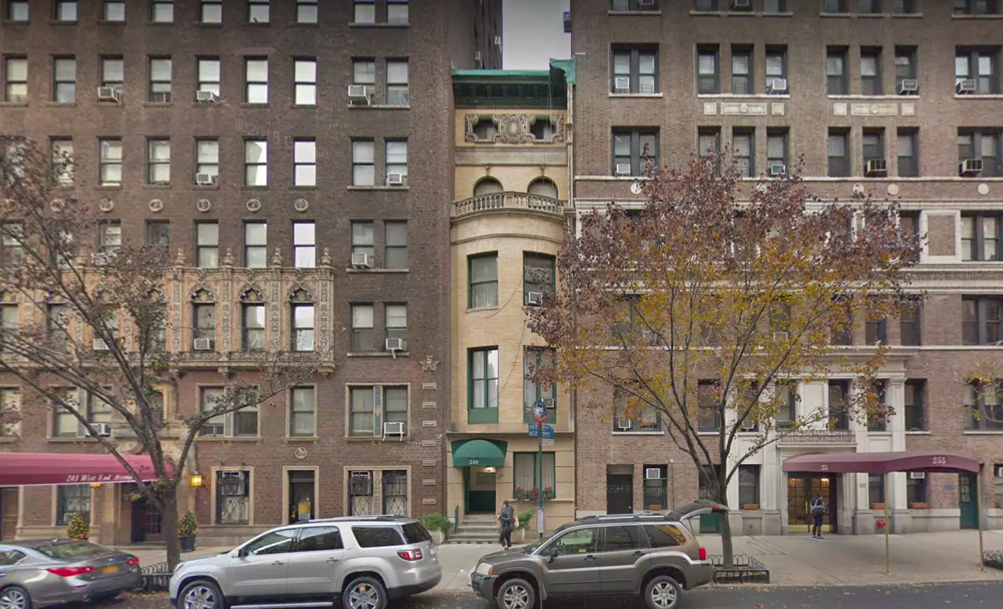 این ساختمان های Upper West Side مانند انگشت شست زخمی بیرون می آیند 10250_1