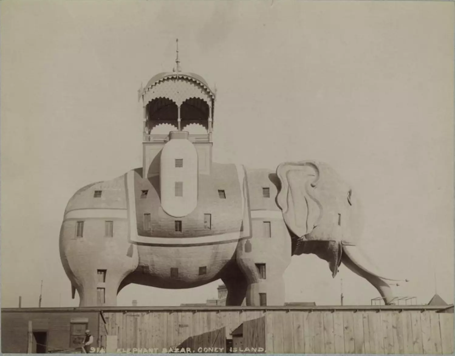 La sórdida, surrealista y espectacular historia del Elephant Hotel de Coney Island 10330_1