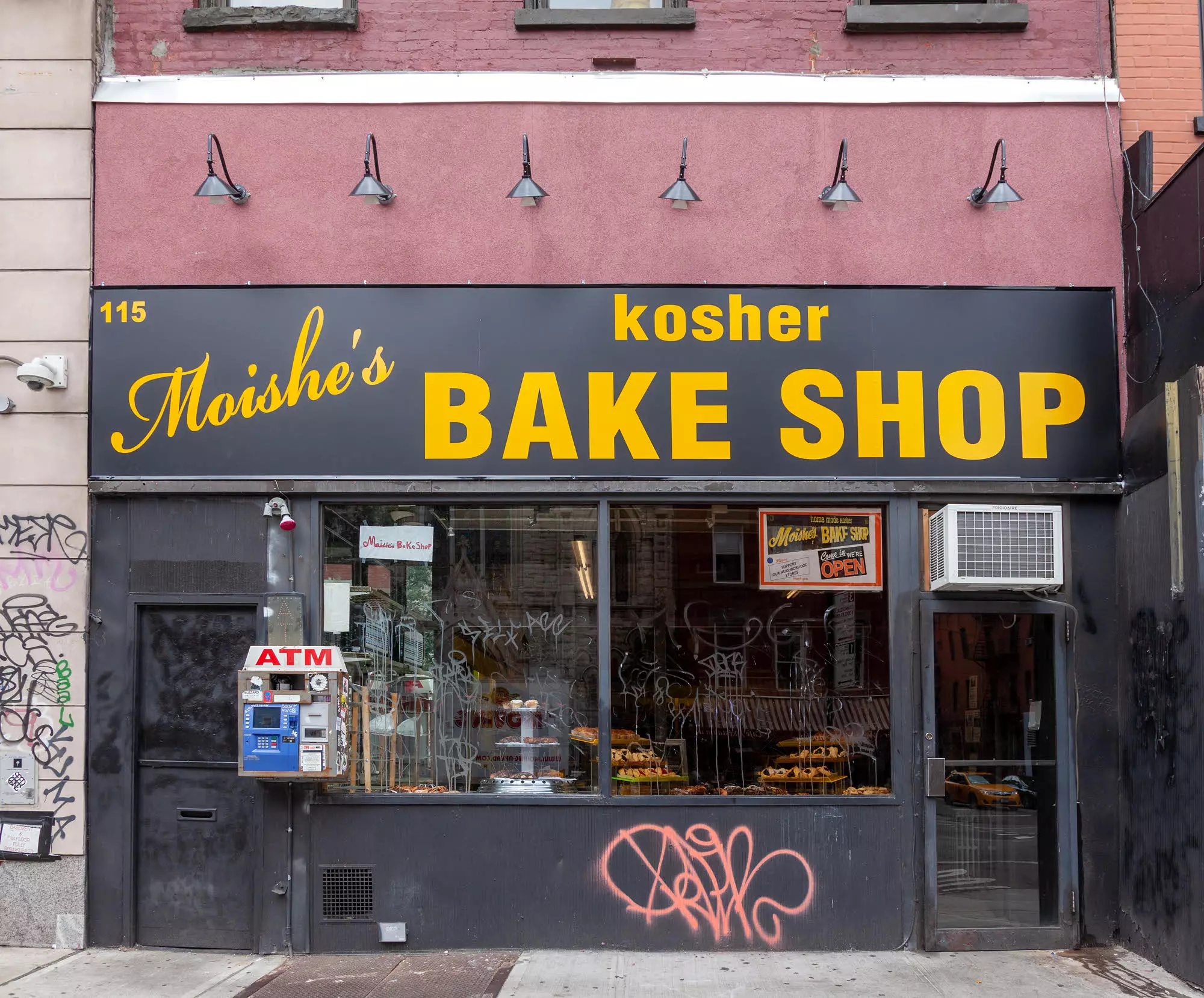 Moishe's East Village košera maiznīca ir slēgta pēc 42 gadiem 10470_1