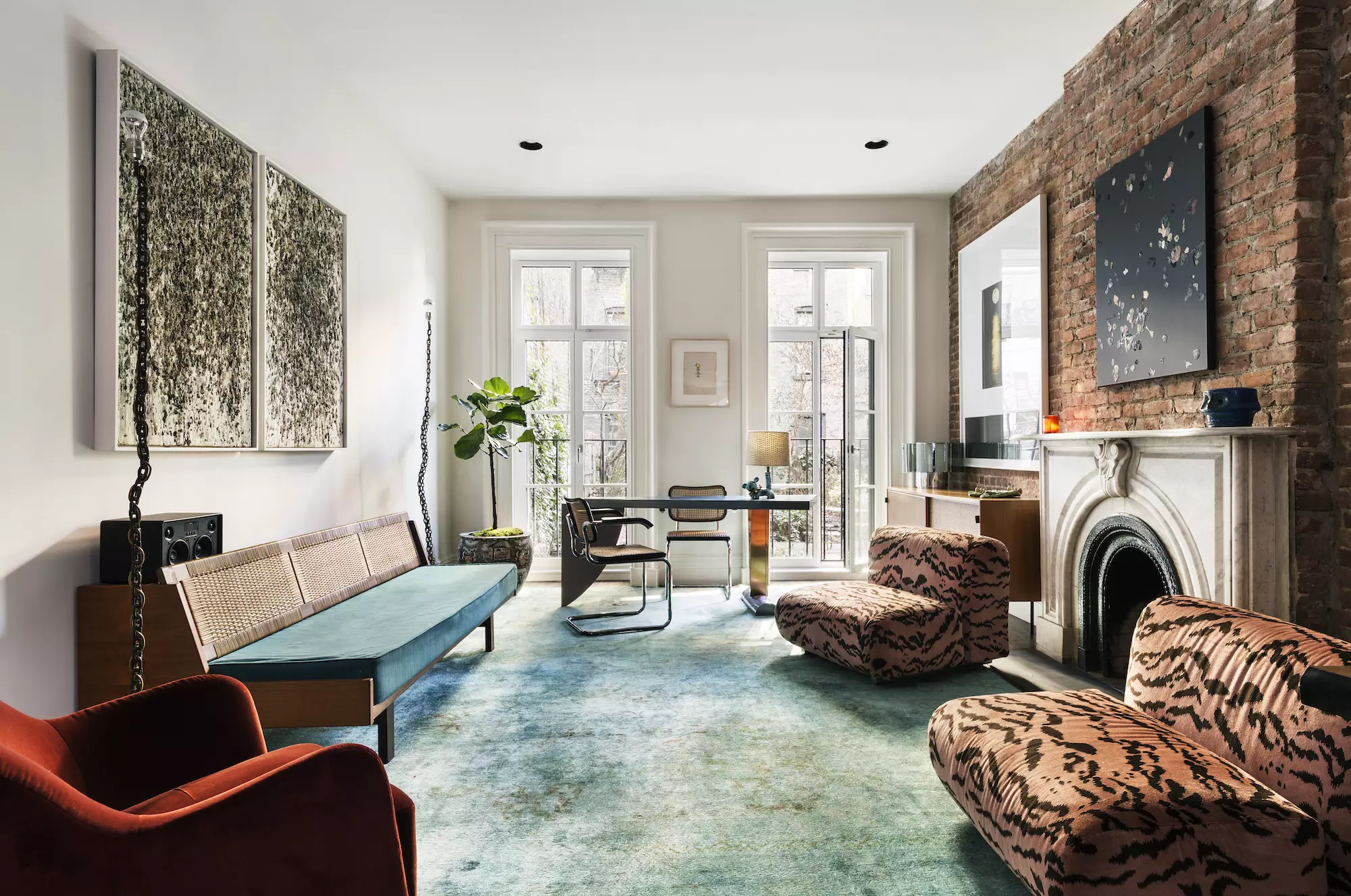 O pereche de case din East Village cu lista de istorie a lui Mary-Kate Olsen pentru un total de 16 milioane USD 10677_3