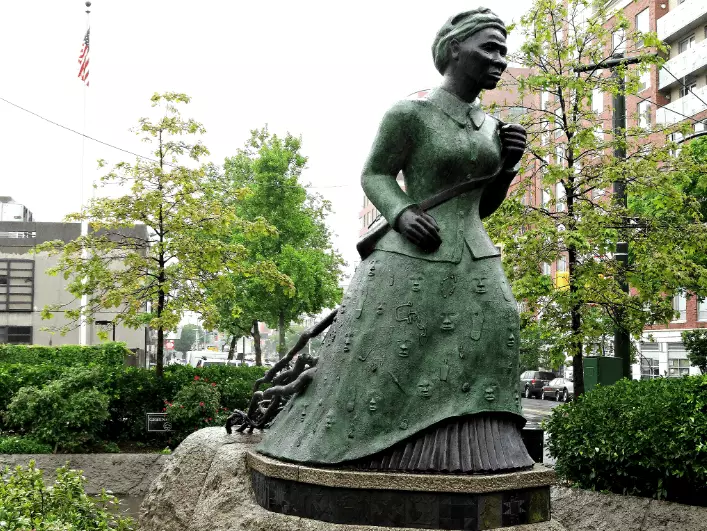 It ferhaal efter Harlem's trailblazing Harriet Tubman-skulptuer 10720_1