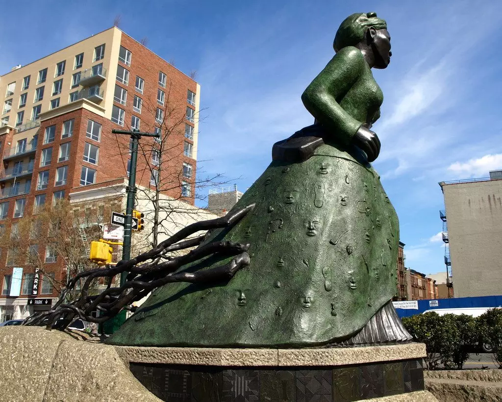 D'Geschicht hannert dem Harlem seng trailblazing Harriet Tubman Skulptur 10720_2