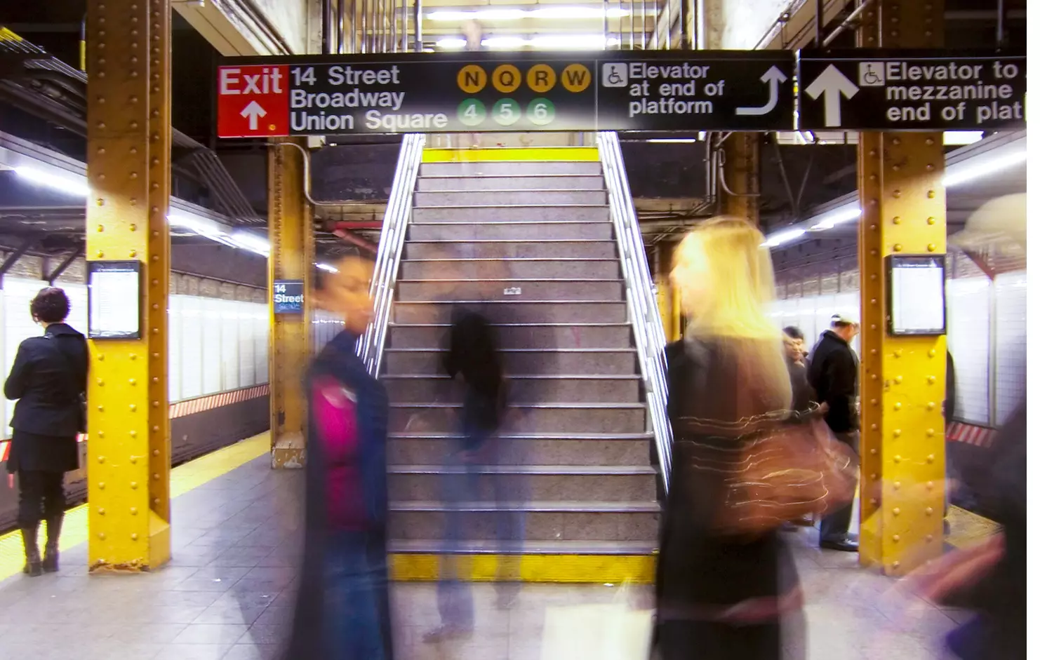 “TransitCenter” NYC-de elýeterli boljak indiki 50 metro bekedini kartalaşdyrýar 10816_1