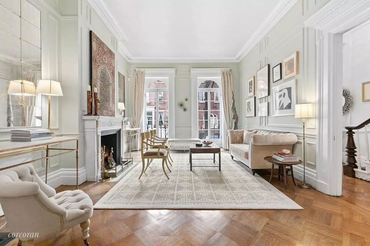 Selles ajaloolises Greenwich Village'i linnamajas on ühendatud arhitektuuristiilid, mis küsivad nüüd 13,5 miljonit dollarit 10999_1