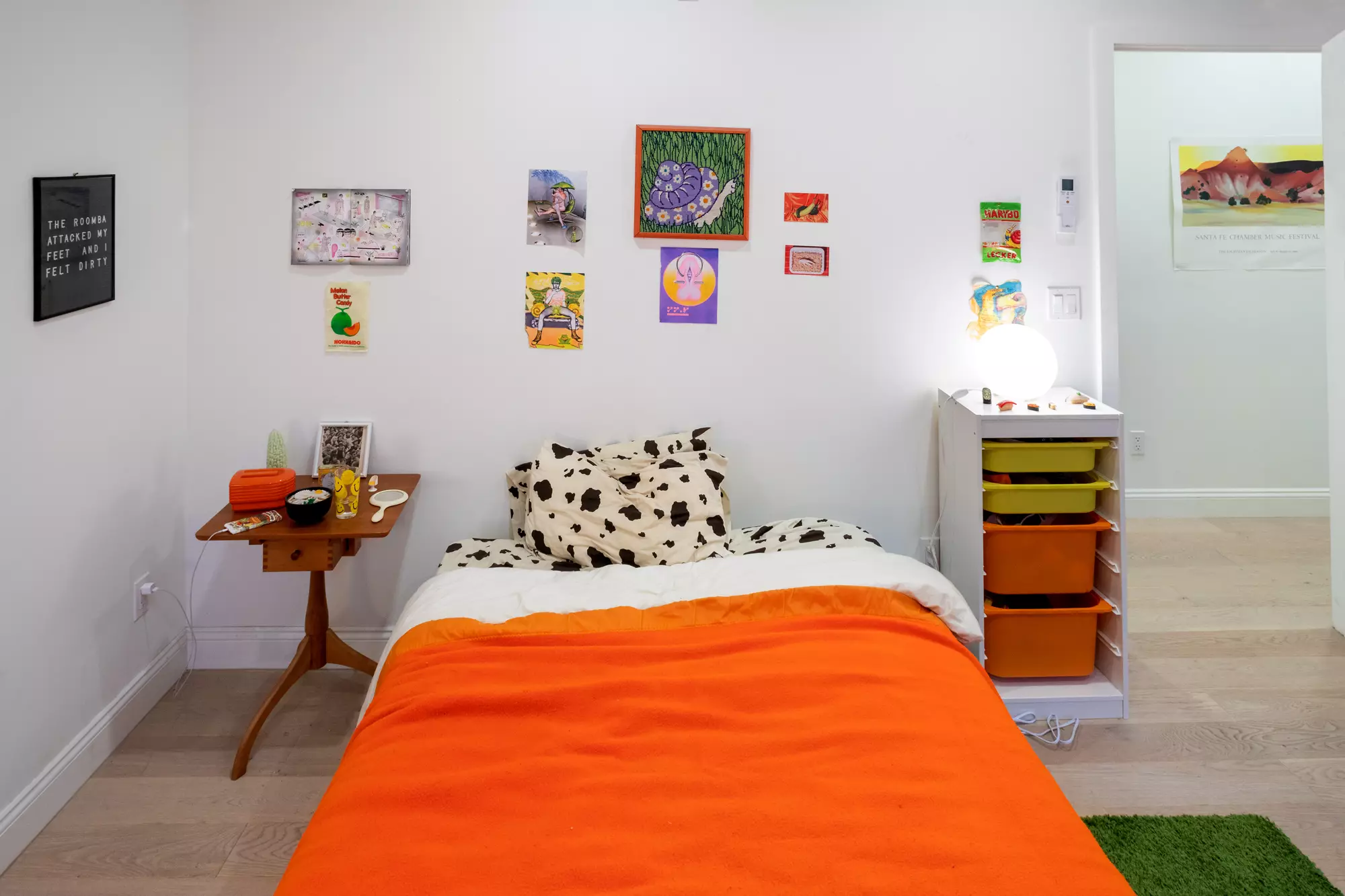 Mijn 600sqft: schrijver en voedselkunstenaar Emma Orlow vult haar Bed-Stuy-pad met JELL-O-prints en kitsch uit de jaren 70 11099_12