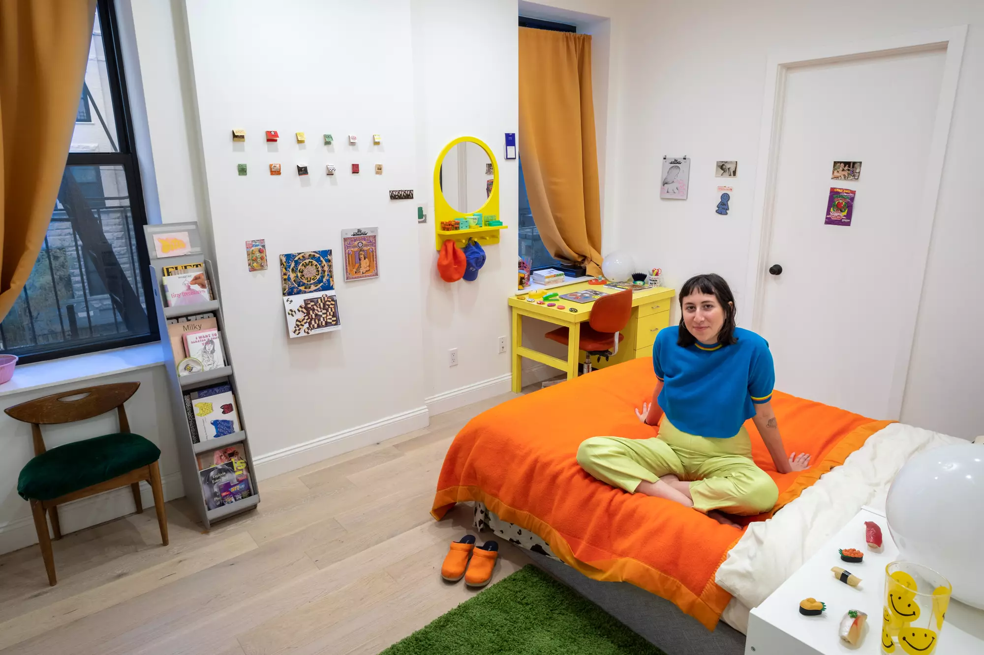 My 600sqft: escritora e artista de alimentos Emma Orlow enche seu bloco Bed-Stuy com impressões JELL-O e kitsch dos anos 70 11099_15