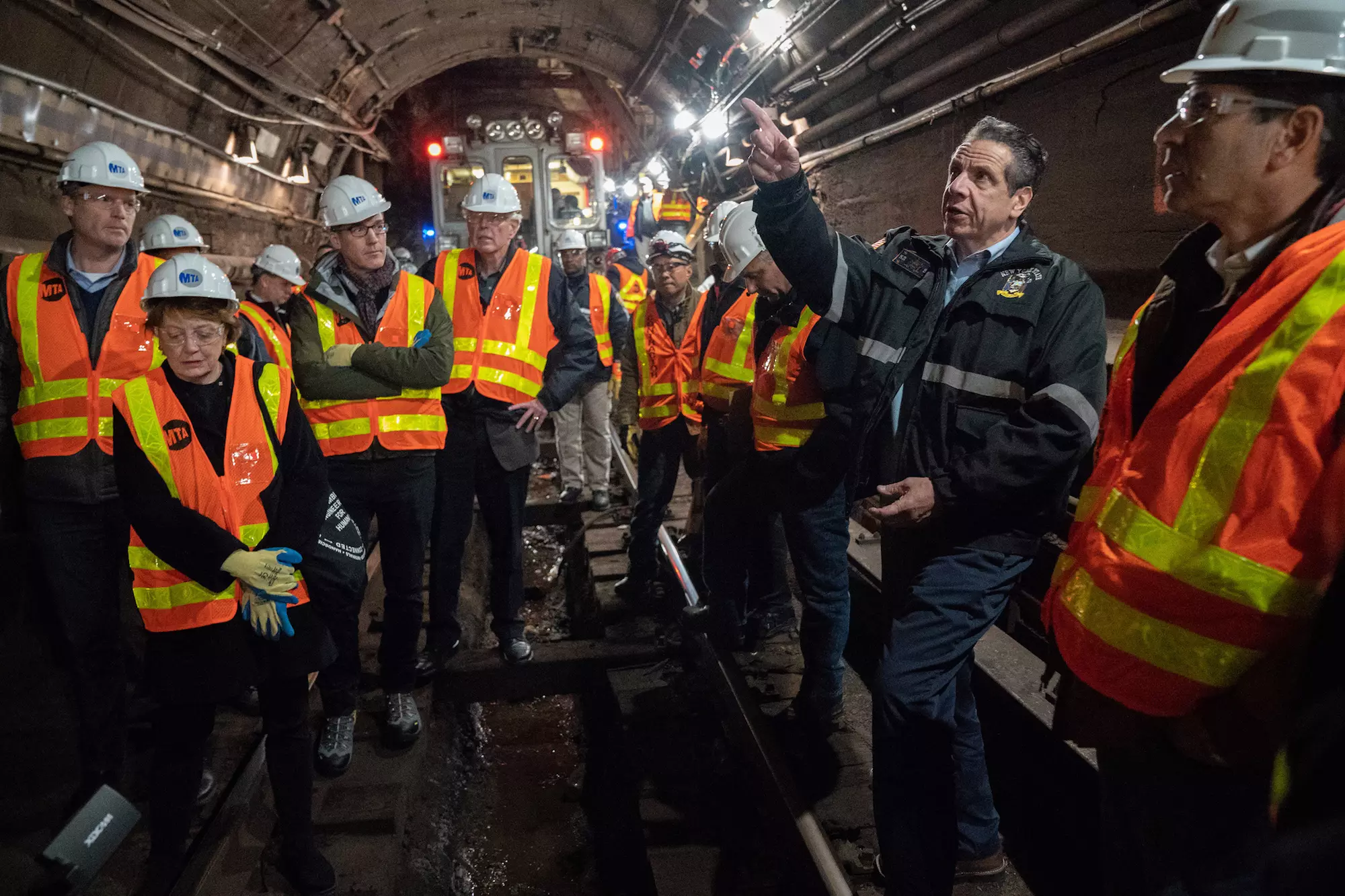 Cuomo visite le tunnel ferroviaire L endommagé quatre mois avant l'arrêt 11289_1