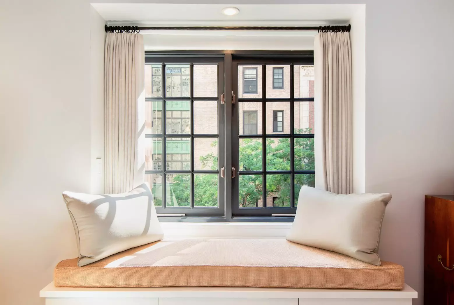 27 west 67th street, Milton Glaser, West 67th Street Artists’ Colony History District, Artists studio building, co-op, duplex, cool listings