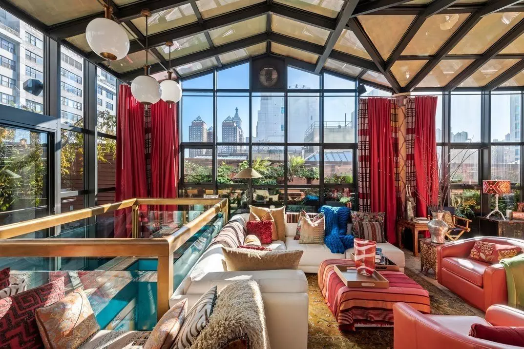 在這棟價值 700 萬美元的聯合廣場頂層公寓的玻璃屋頂下享受摩洛哥風格的書房 11617_1