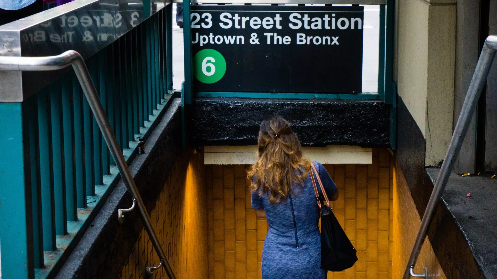 იხდიან NYC ქალები „ვარდისფერ გადასახადს“, რათა თავიდან აიცილონ სექსუალური შევიწროება საზოგადოებრივ ტრანსპორტში? 11634_1