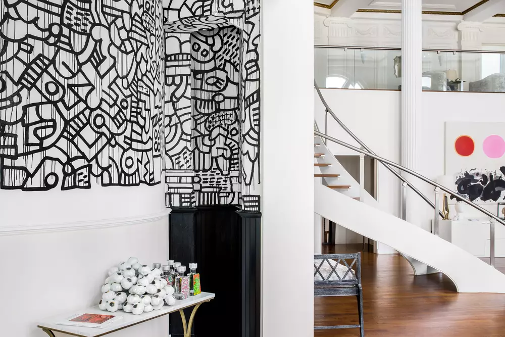 Le loft massif de Tribeca avec la peinture murale originale de Keith Haring obtient un prix de 10 millions de dollars 11757_2