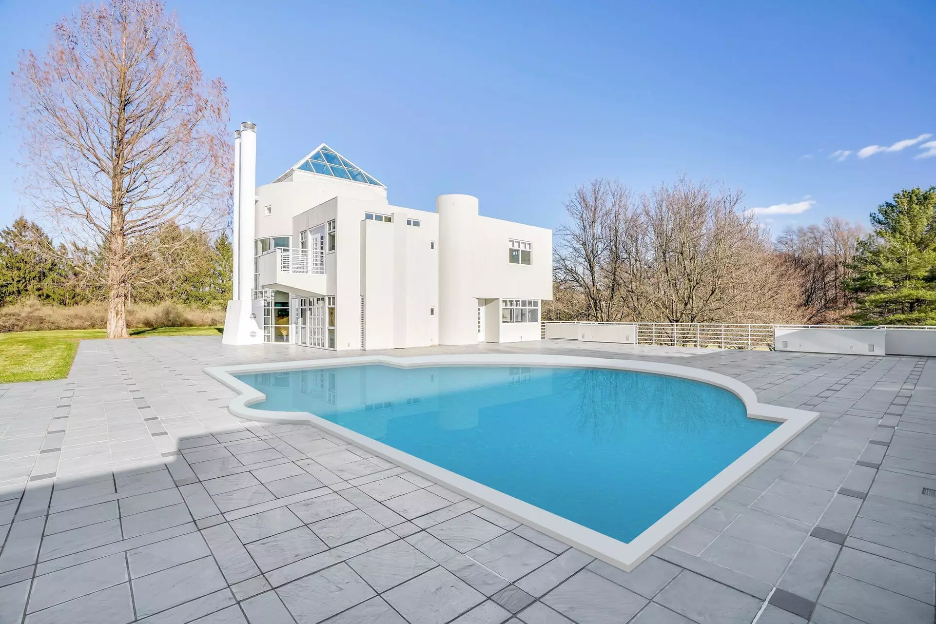 Tooge oma reket ja ujumistrikoo sellesse 5 miljonit dollarit maksvasse 90ndate kaasaegse NJ koju, mille autor on Gwathmey Siegel 1182_21