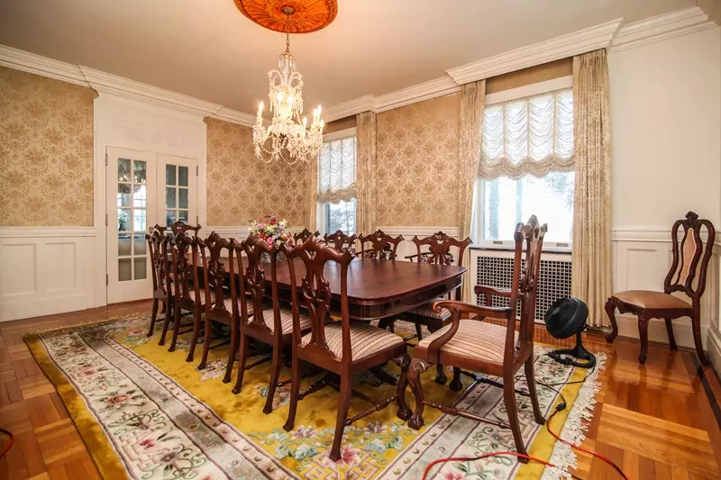 Por menos de $ 600K, puede ser propietario de esta mansión de Gilded Age NJ con vistas al horizonte de la ciudad de Nueva York 11861_5