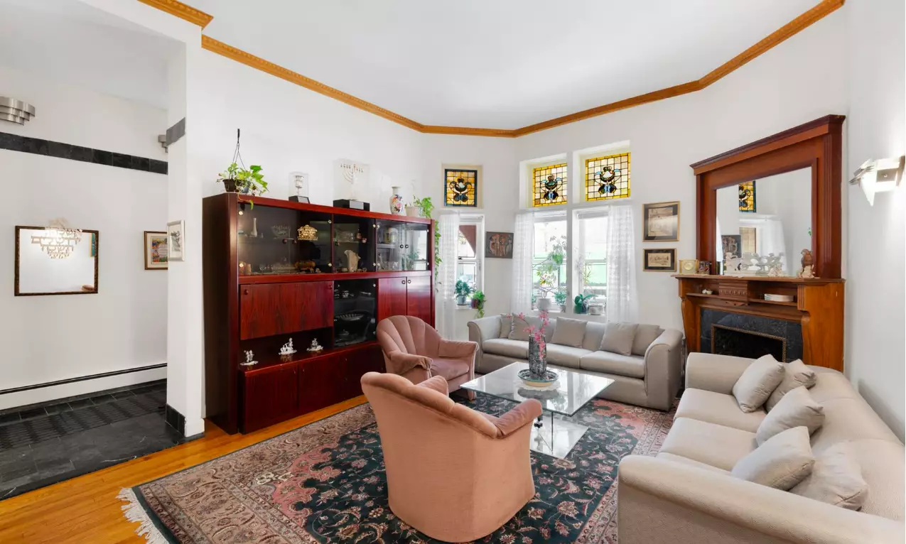 A $ 4.8M, esta histórica casa adosada en Upper West Side cuesta menos que un condominio en Midtown 11865_2