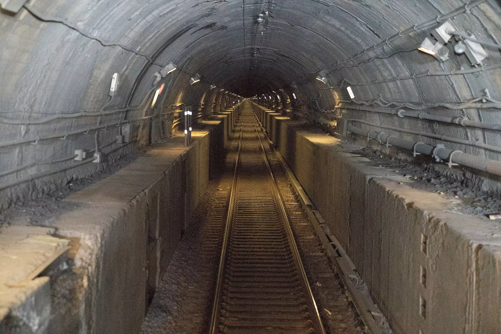 Cuomo bezoekt Hudson River-tunnel om ernstige schade aan het licht te brengen en roept Trump op om financiering 11927_2