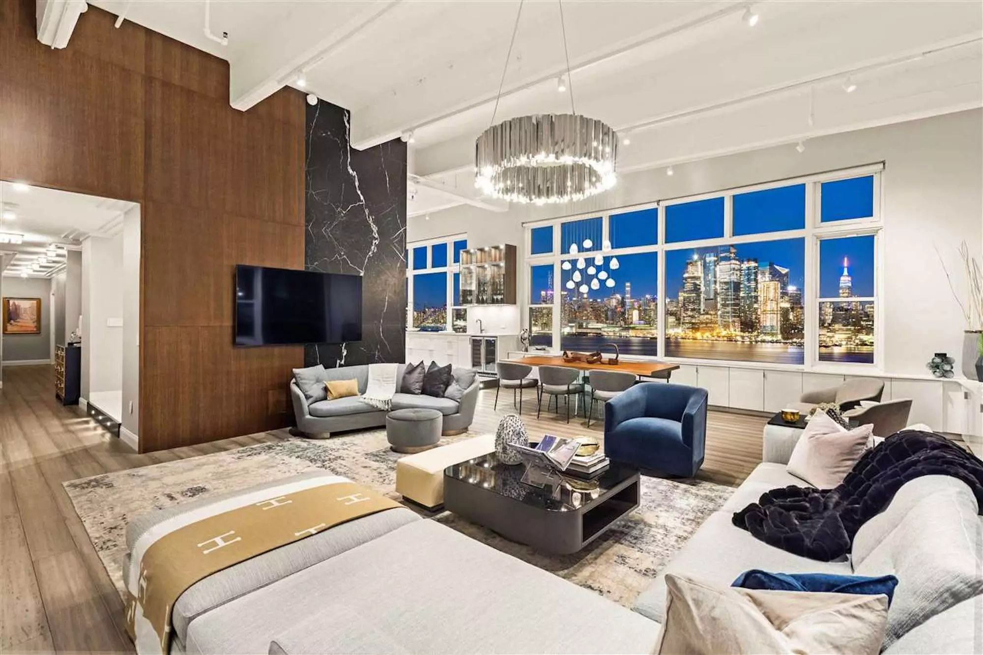 Dzīvoklis augšējā stāvā 4,2 miljonu dolāru vērtībā uzstāda pārdošanas rekordu Hobokenā 1193_2