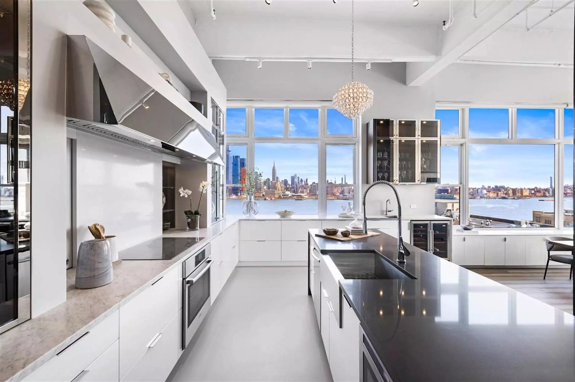 Dzīvoklis augšējā stāvā 4,2 miljonu dolāru vērtībā uzstāda pārdošanas rekordu Hobokenā 1193_4