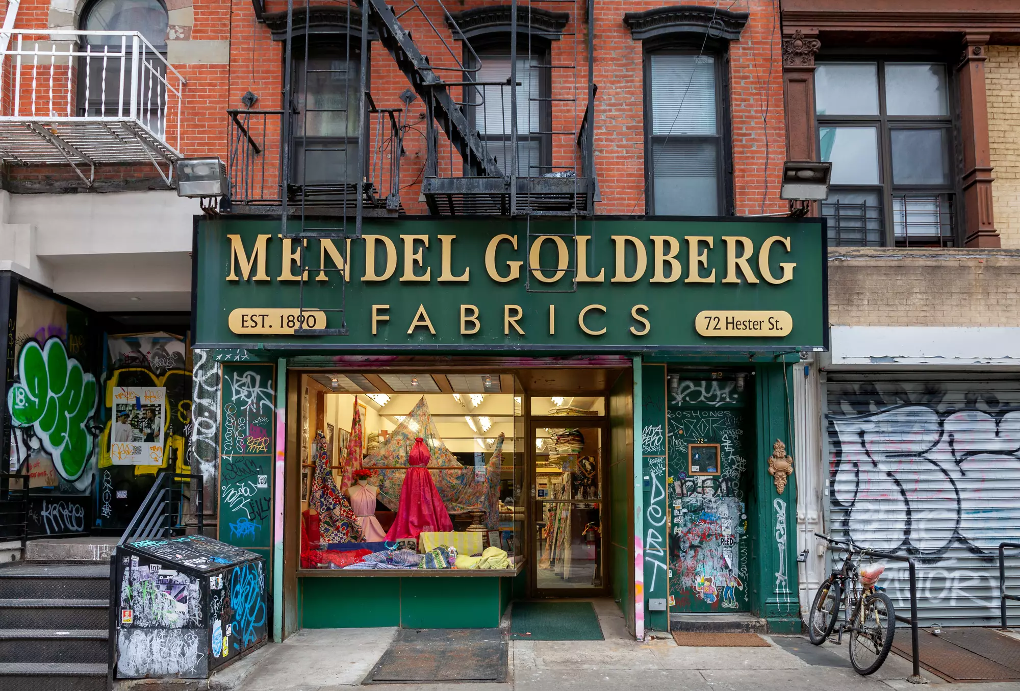 Mendel Goldberg Fabrics ហាងលក់ក្រណាត់ Lower East Side ហាងលក់ក្រណាត់ NYC