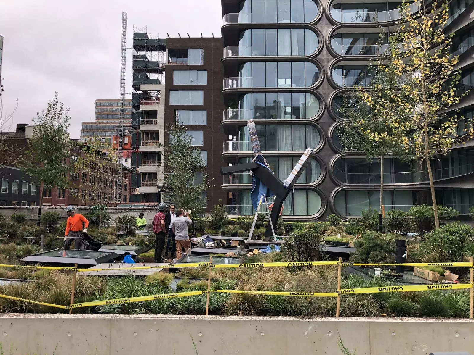 Apskatiet jauno skulptūru dārzu, kas atrodas blakus Zahas Hadidas dzīvoklim High Line 12021_2