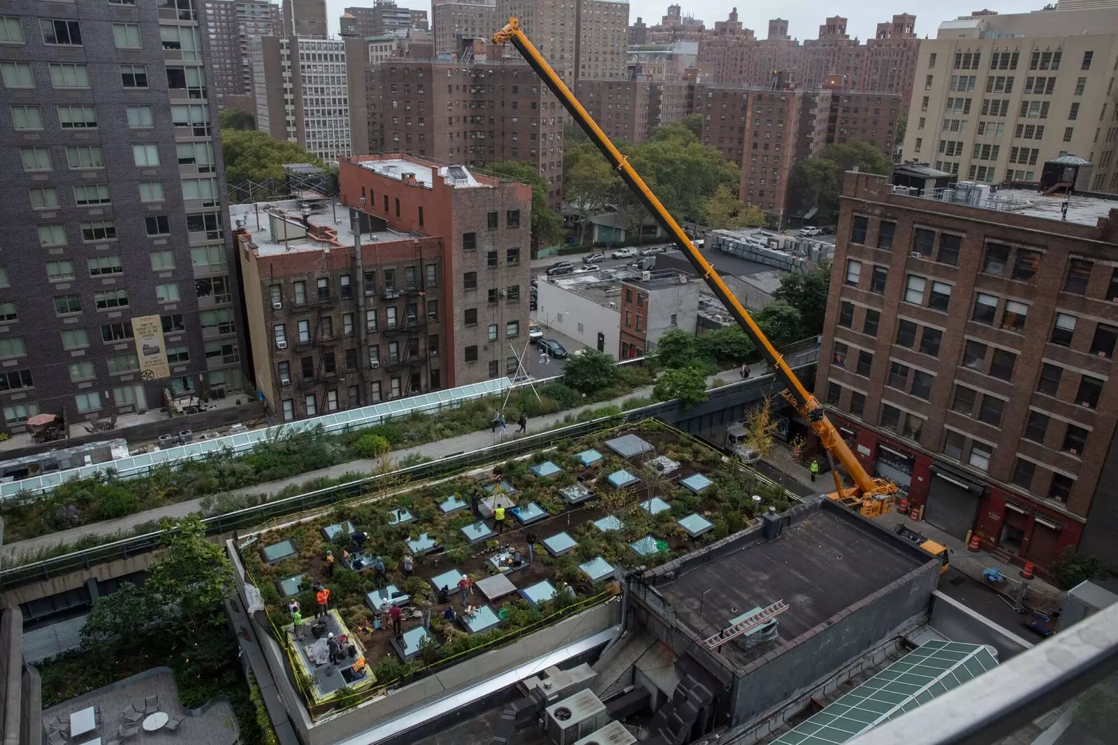 Apskatiet jauno skulptūru dārzu, kas atrodas blakus Zahas Hadidas dzīvoklim High Line 12021_3