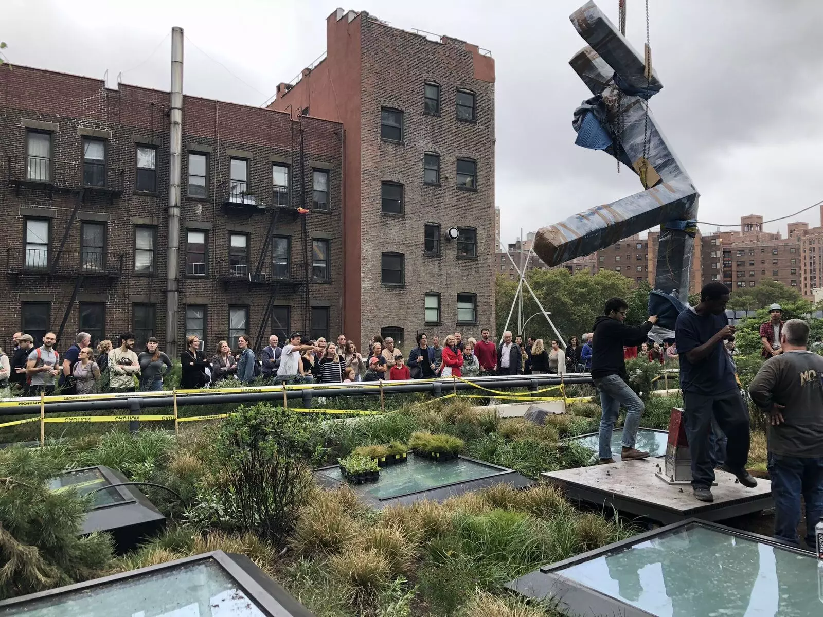 Jwenn yon gade nan nouvo jaden an eskilti k ap monte akote kondo High Line Zaha Hadid la 12021_4
