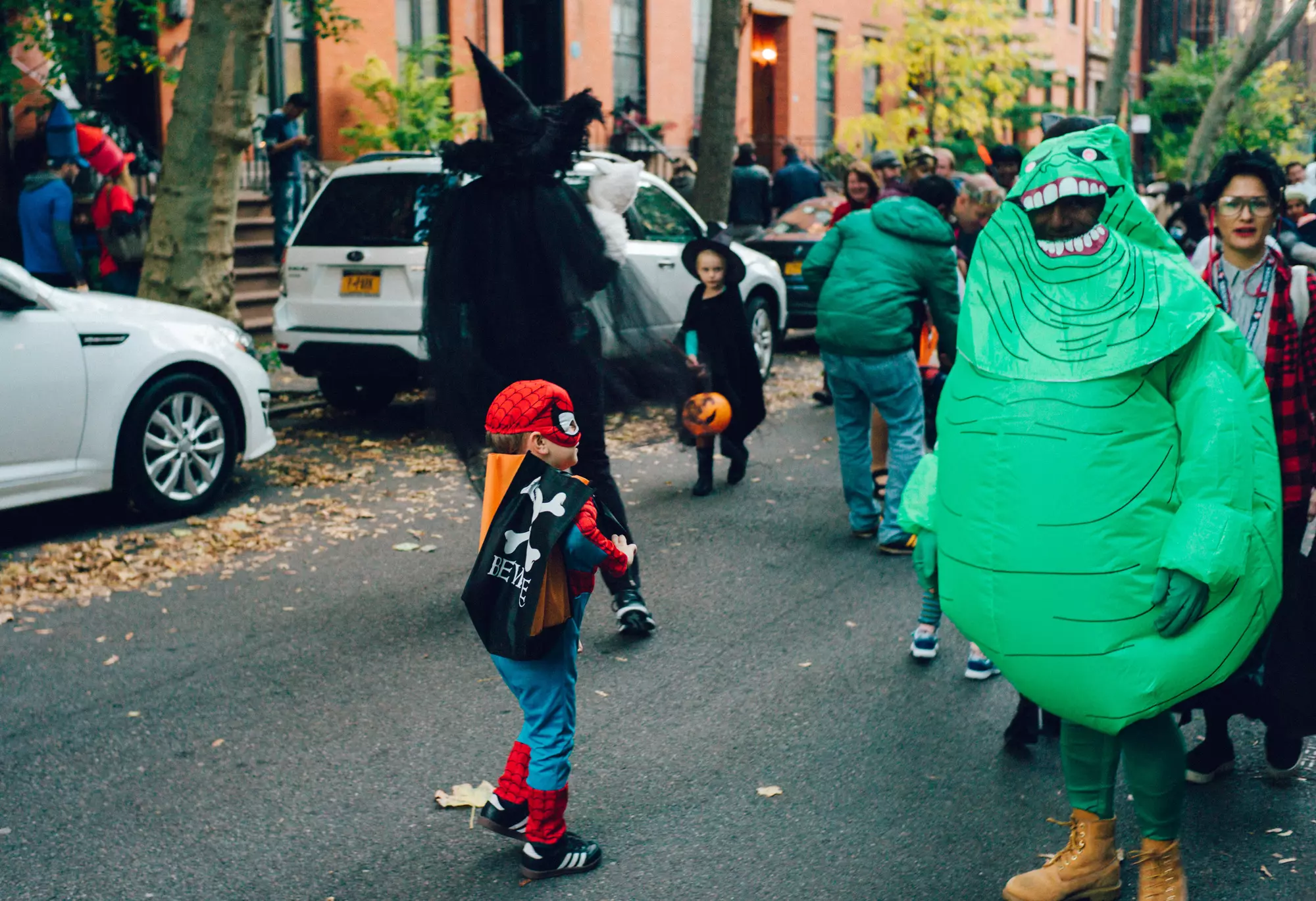 Хэллоуин хәйләсе яки дәвалау өчен 2018-нче елның иң яхшы NYC микрорайоннары 12039_1