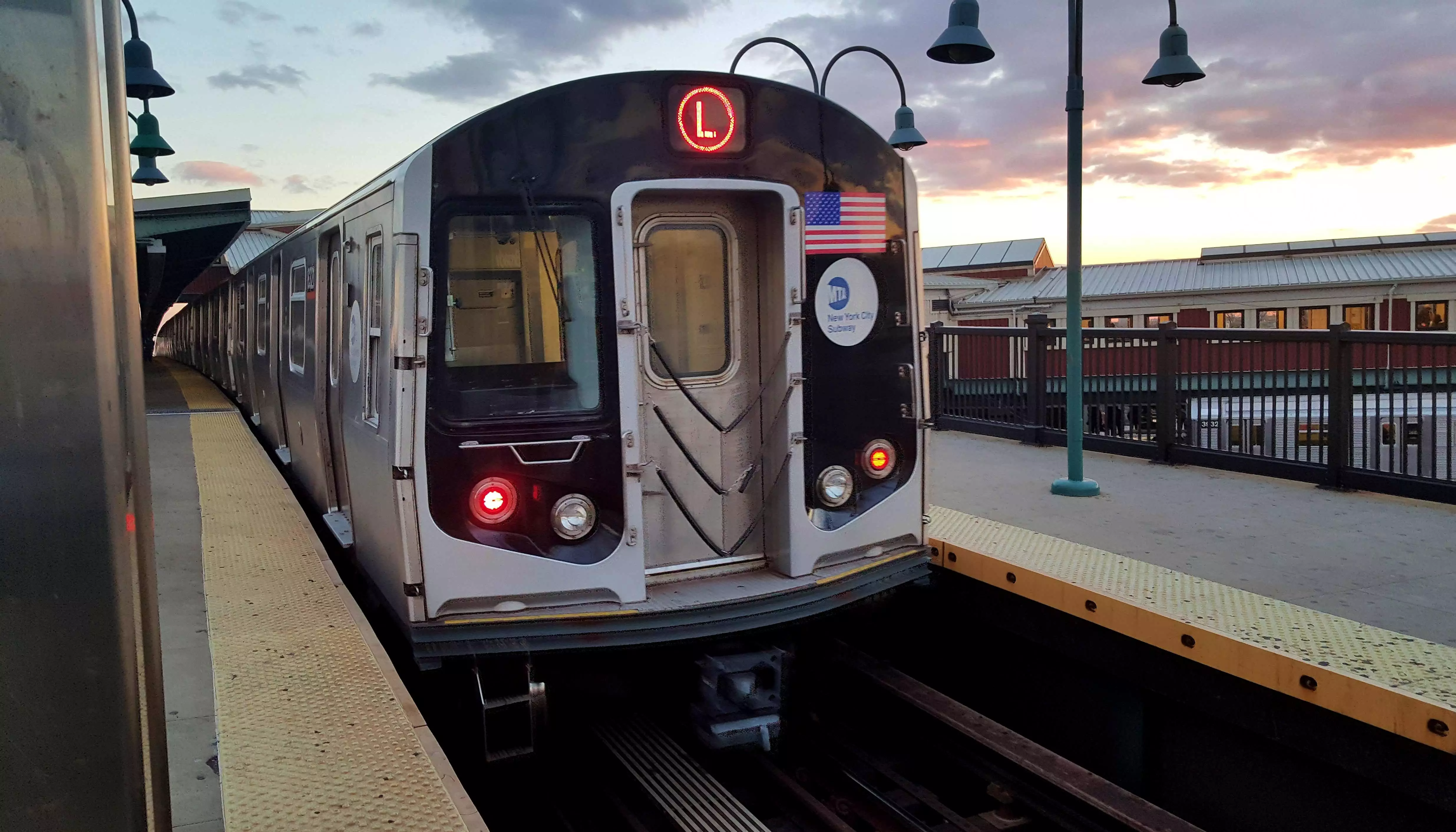NYC:n neuvoston lainsäädäntö ja sähköbussit voivat auttaa L-junien sammuttamisen tuskaa 12307_1