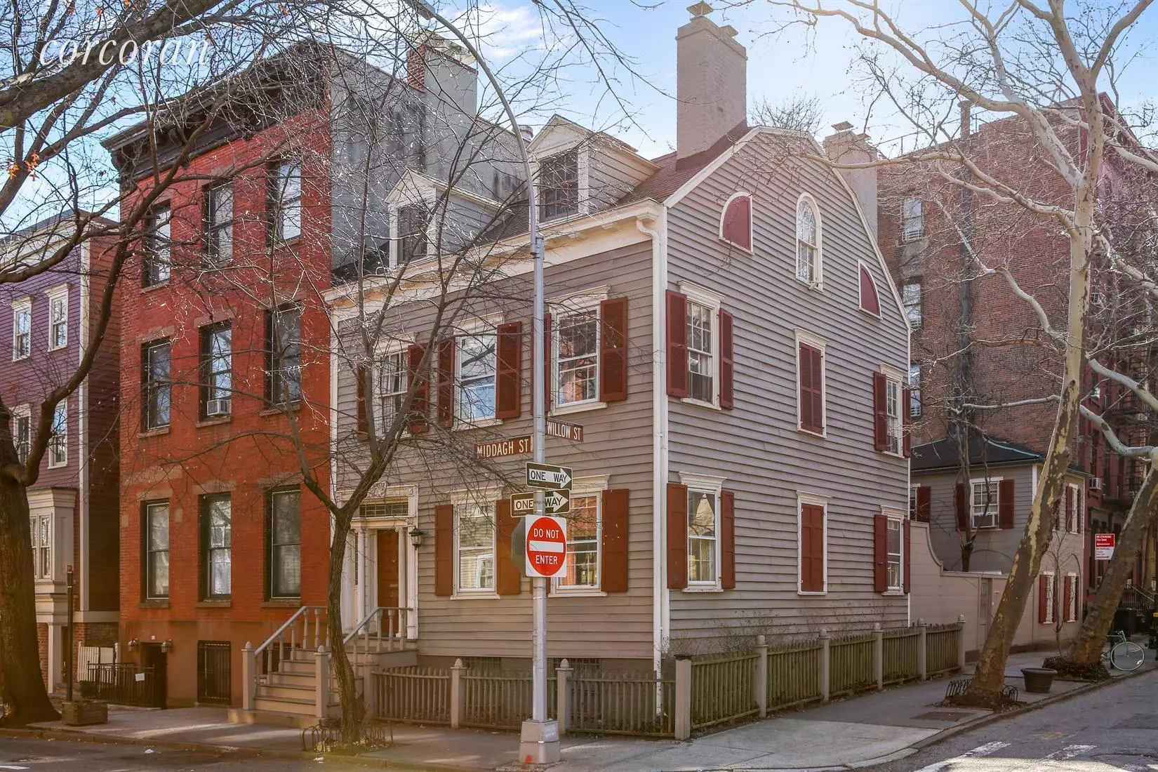 Brooklyn Heights ၏အသက်အကြီးဆုံးအိမ်သည် $2M စျေးဖြတ်ပြီးနောက်စျေးကွက်သို့ပြန်လည်ရောက်ရှိခဲ့သည်။ 12419_1