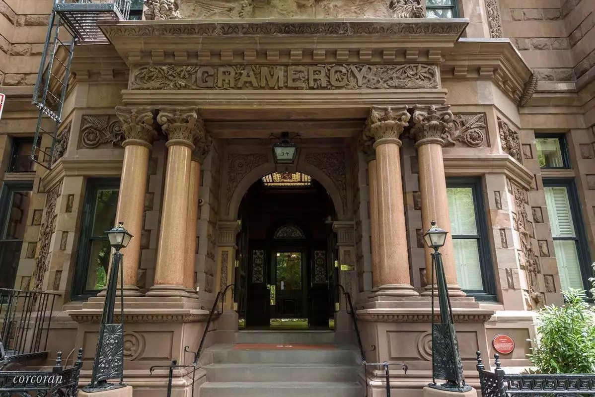 3 миллион долларлық Gramercy пәтері - Нью-Йорктегі ең көне кооперативтегі алтындатылған дәуірдегі қиял. 12474_12