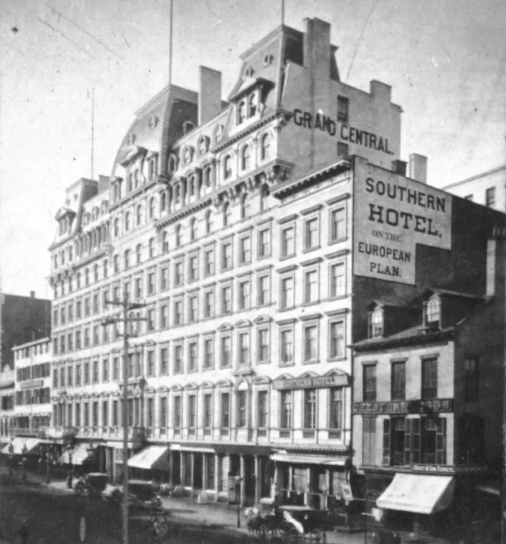 Da NYC kollapsede: Stigningen og faldet af Amerikas største og fornemste hotel 12746_1