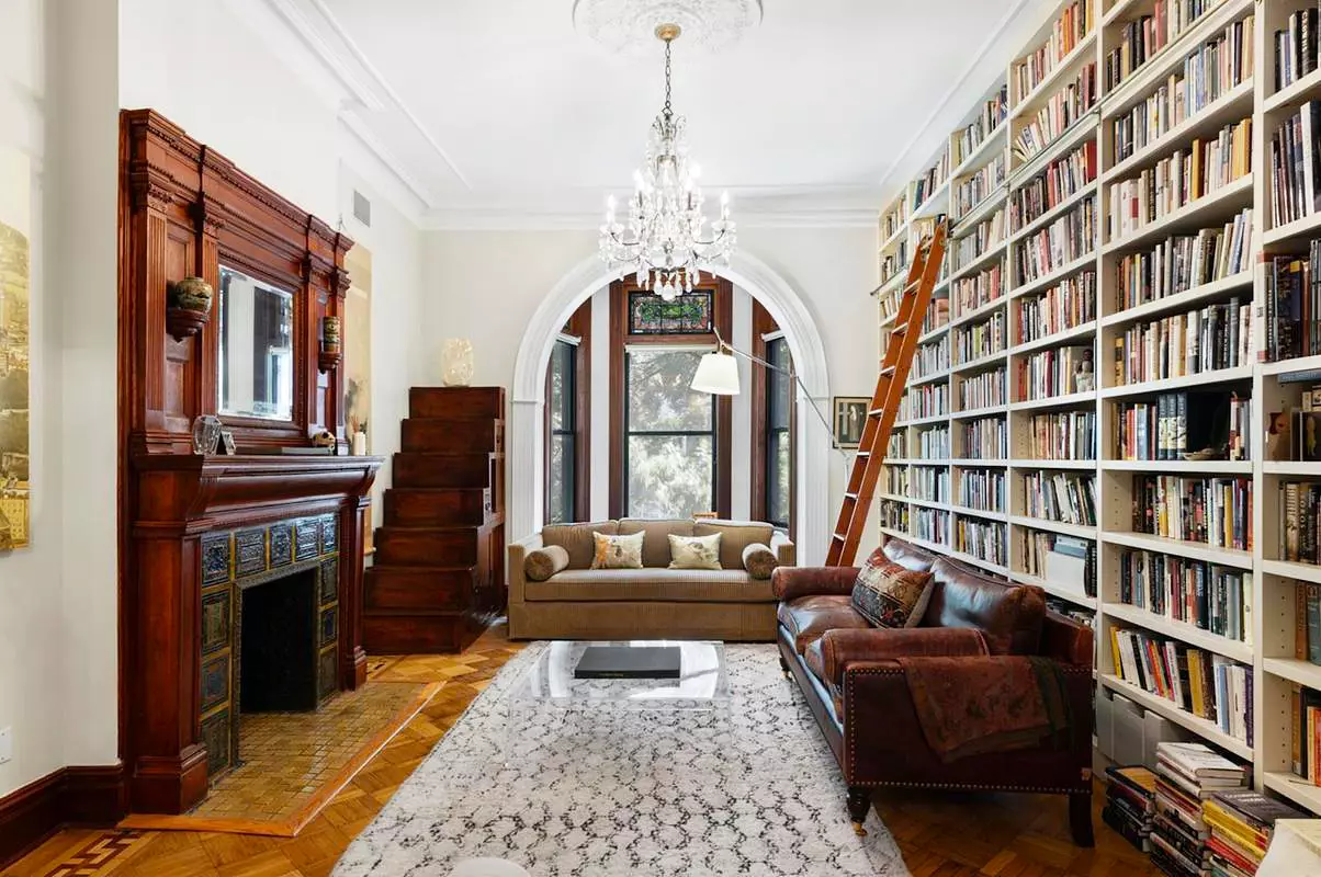 Proveu la vida de les cases adossades en aquesta mansió de Harlem recentment restaurada per 13.000 dòlars al mes 12835_1