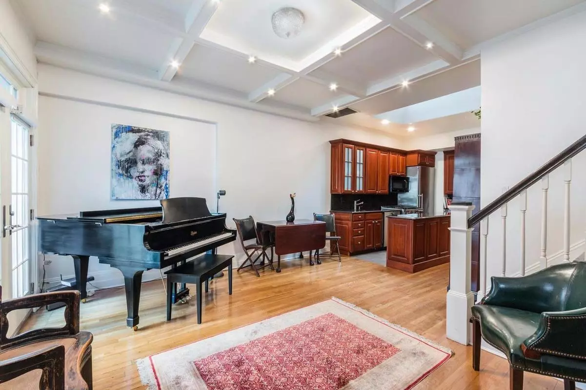 $4.4M Upper East Side penthouse ang nangunguna sa townhouse kung saan dating nanirahan si Marc Chagall 12861_1