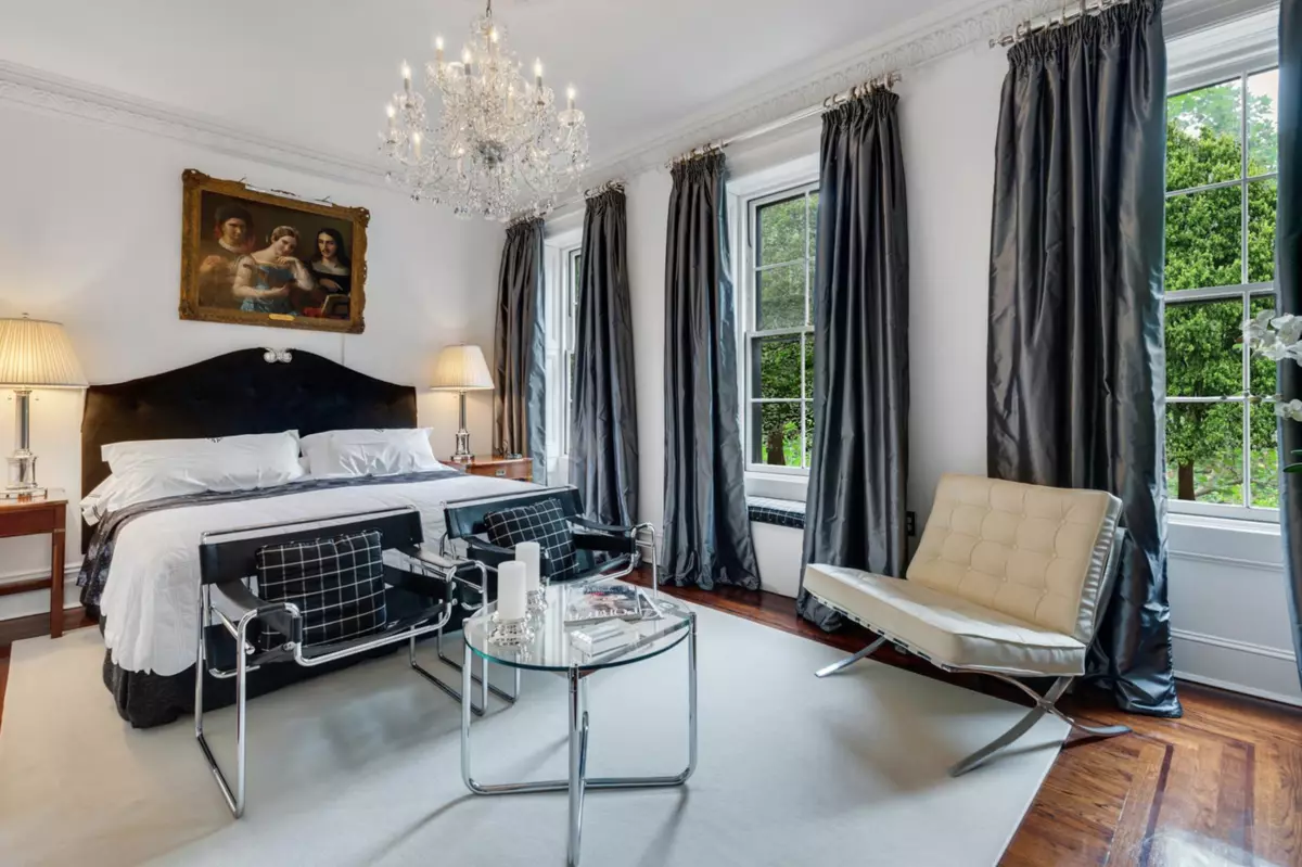 $ 14M townhouse yn eksklusive Upper East Side histoaryske wyk liket op in Jeropeeske filla 13035_12