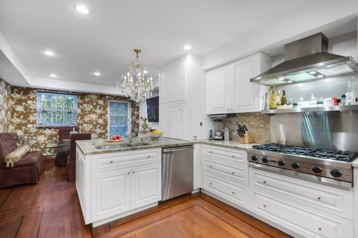 Townhouse $14M di distrik bersejarah Upper East Side eksklusif terlihat seperti vila Eropa 13035_5