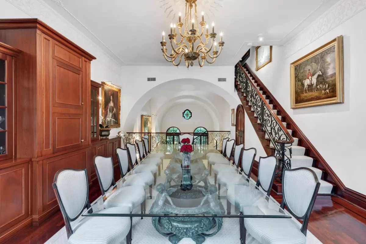 Townhouse $14M di distrik bersejarah Upper East Side eksklusif terlihat seperti vila Eropa 13035_7