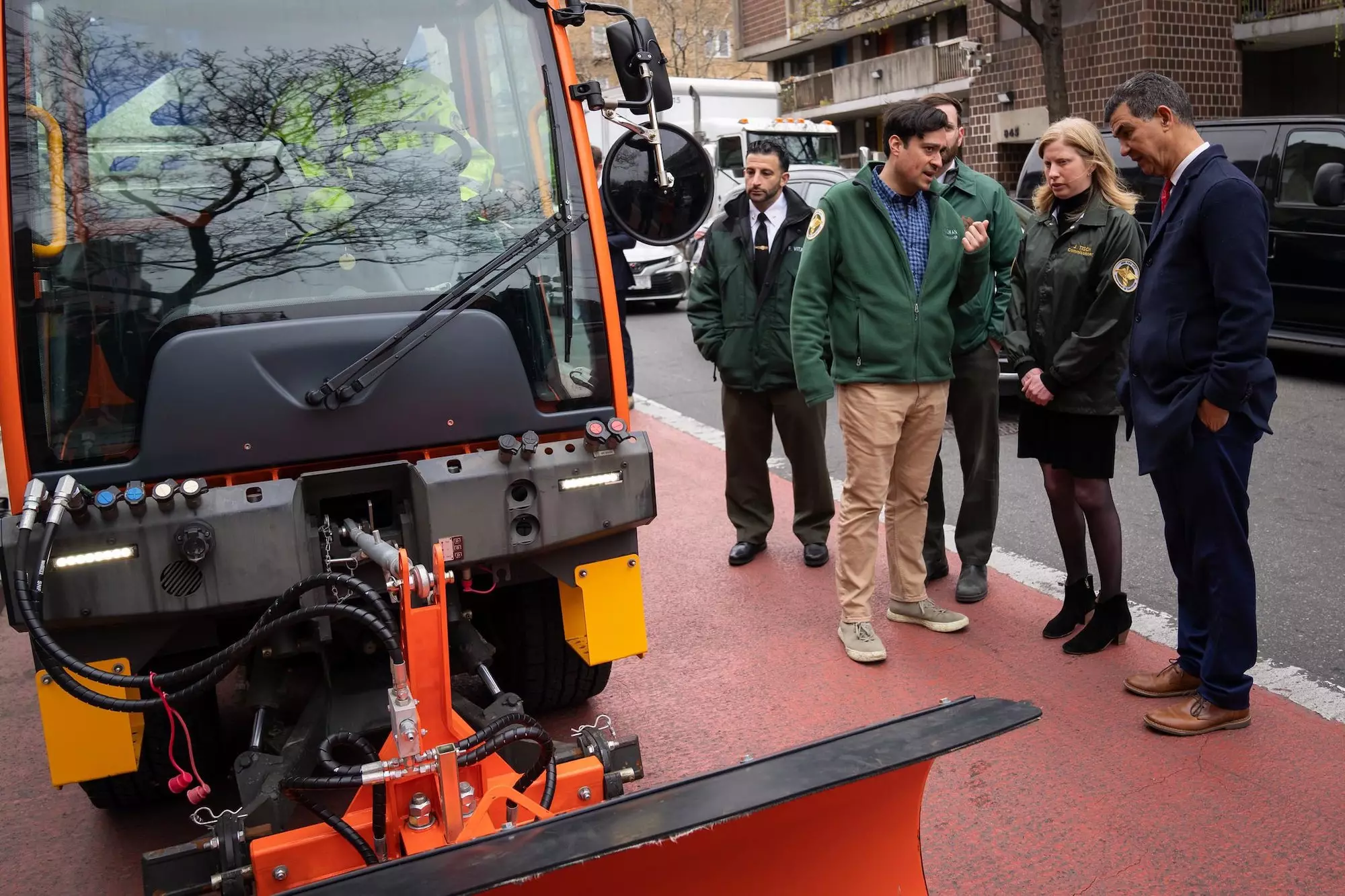 NYC obnavlja parkiranje na alternativnoj strani kako bi se očistile ulice i biciklističke staze 1308_1