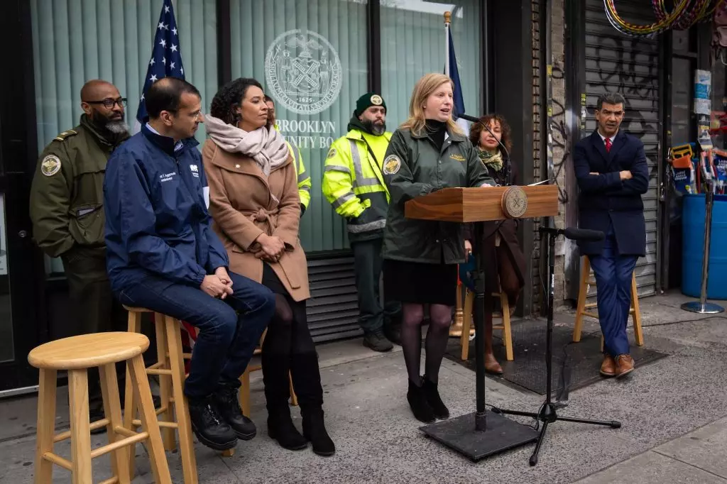 NYC obnavlja parkiranje na alternativnoj strani kako bi se očistile ulice i biciklističke staze 1308_2