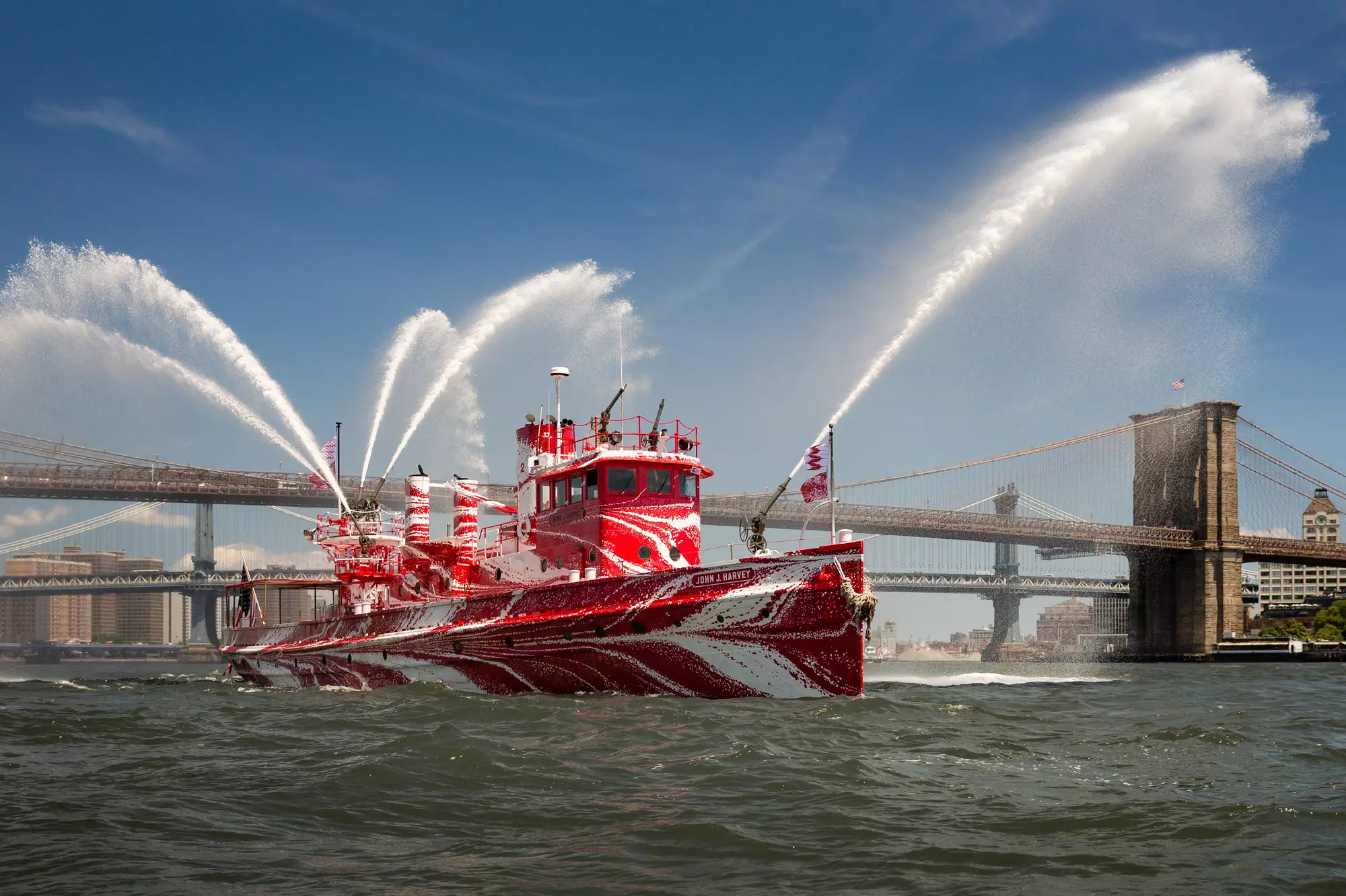 Historic fireboat inowana marbled 'dazzle' dhizaini isati yatanga kutenderera NY Harbor zhizha rino. 13124_4