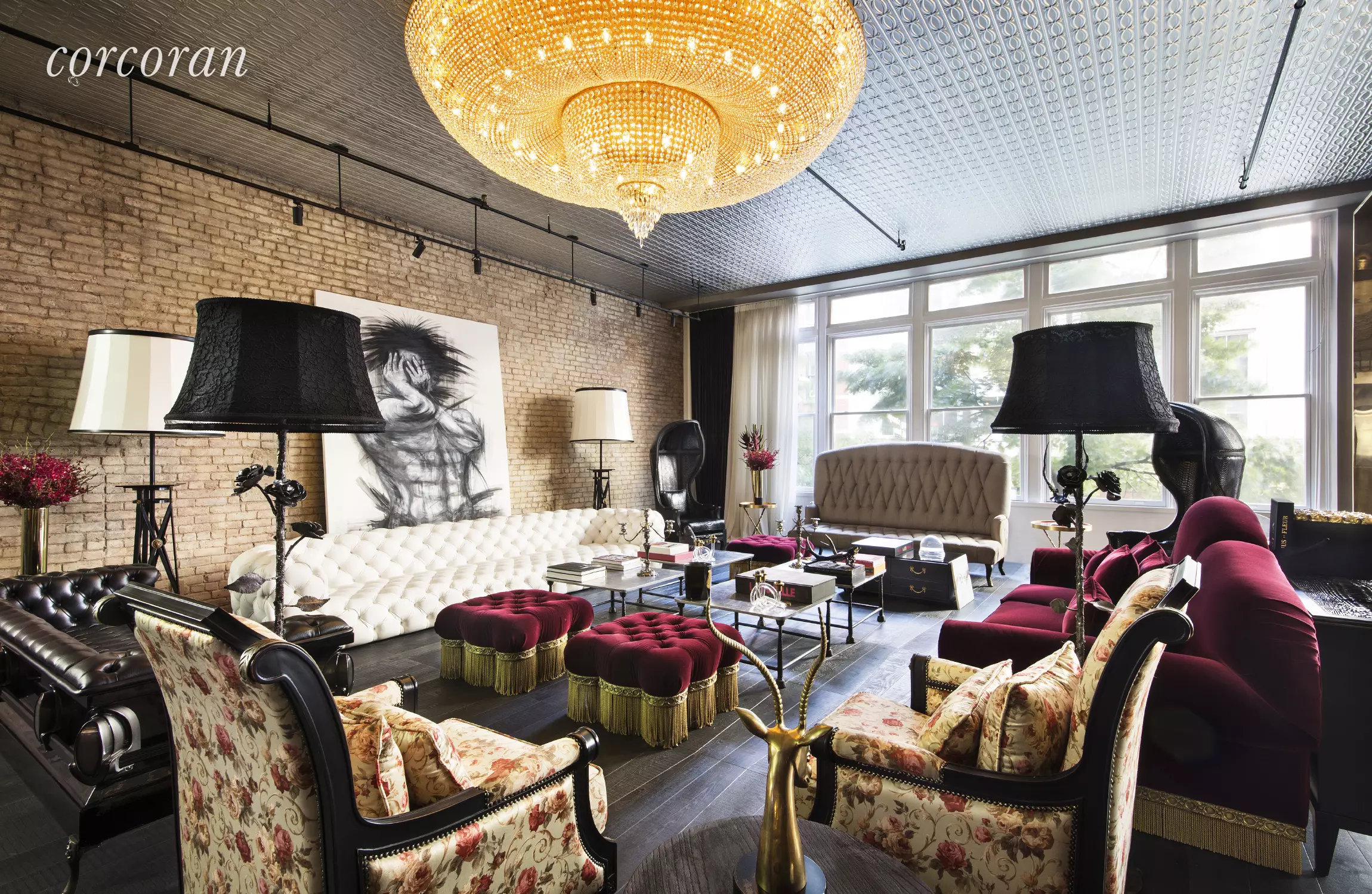 $12M सोहो लफ्ट पेरिसको एक भव्य होटल र कला ग्यालरी विगतबाट प्रेरित थियो 13203_1