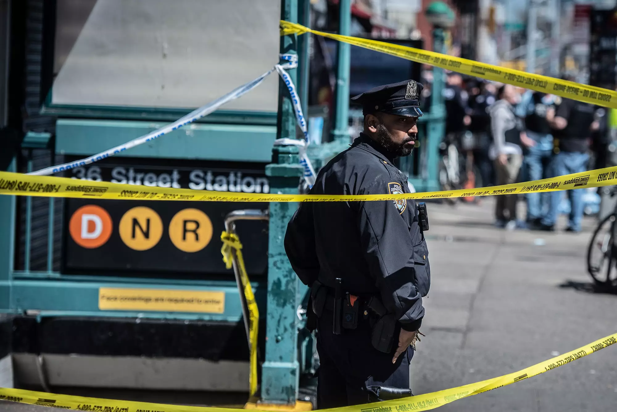 Nach der Schießerei im Sunset Park „verdoppelt“ Adams die Zahl der Polizisten in der U-Bahn 1325_1