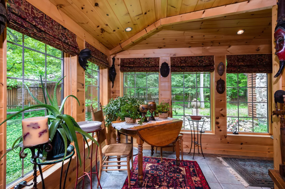 Cette cabane rustique et usine de taxidermie de Finger Lakes sur 90 acres pourrait être la vôtre pour seulement 1 million de dollars 13293_10