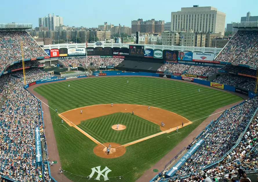 Strappato da un fan nel 1973, un segno del campo destro del vecchio Yankee Stadium è stato appena venduto per $ 55.000 13449_2