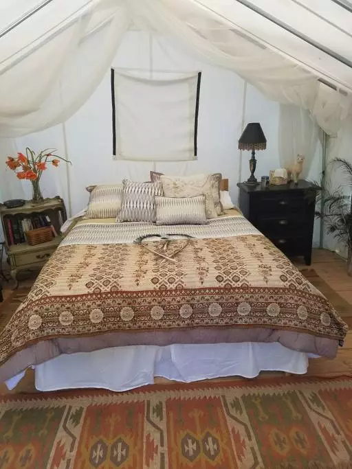 Xususiy fermadagi glamping chodiri