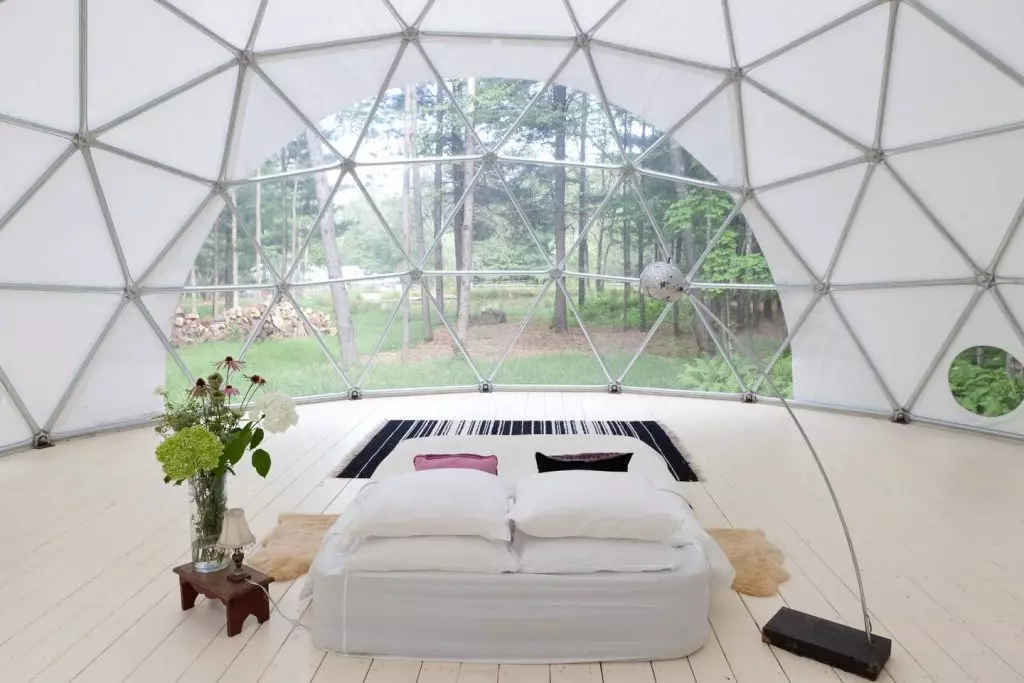 Geodome glampinga