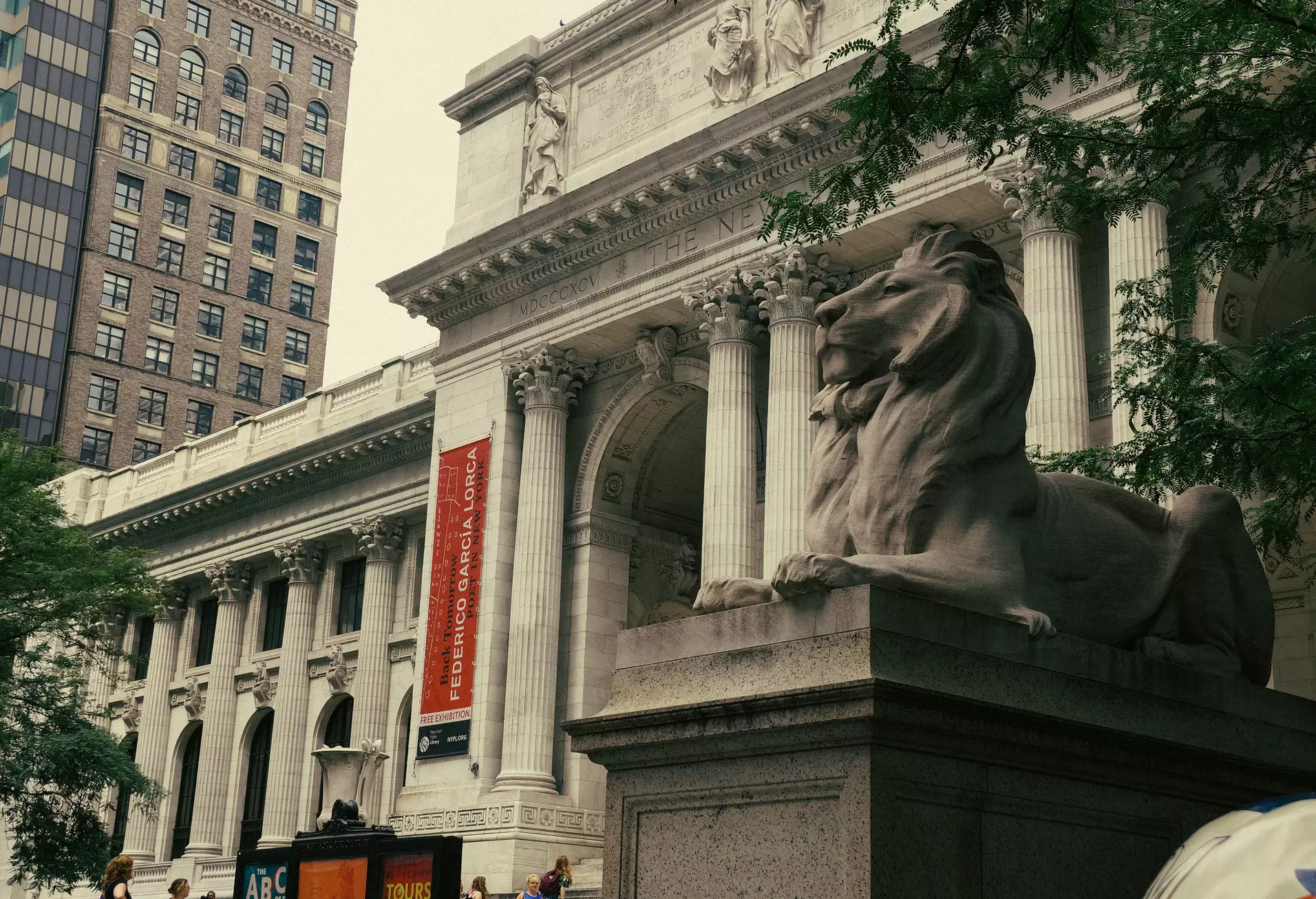 Maca antarane singa: Sejarah Perpustakaan Umum New York 13619_1